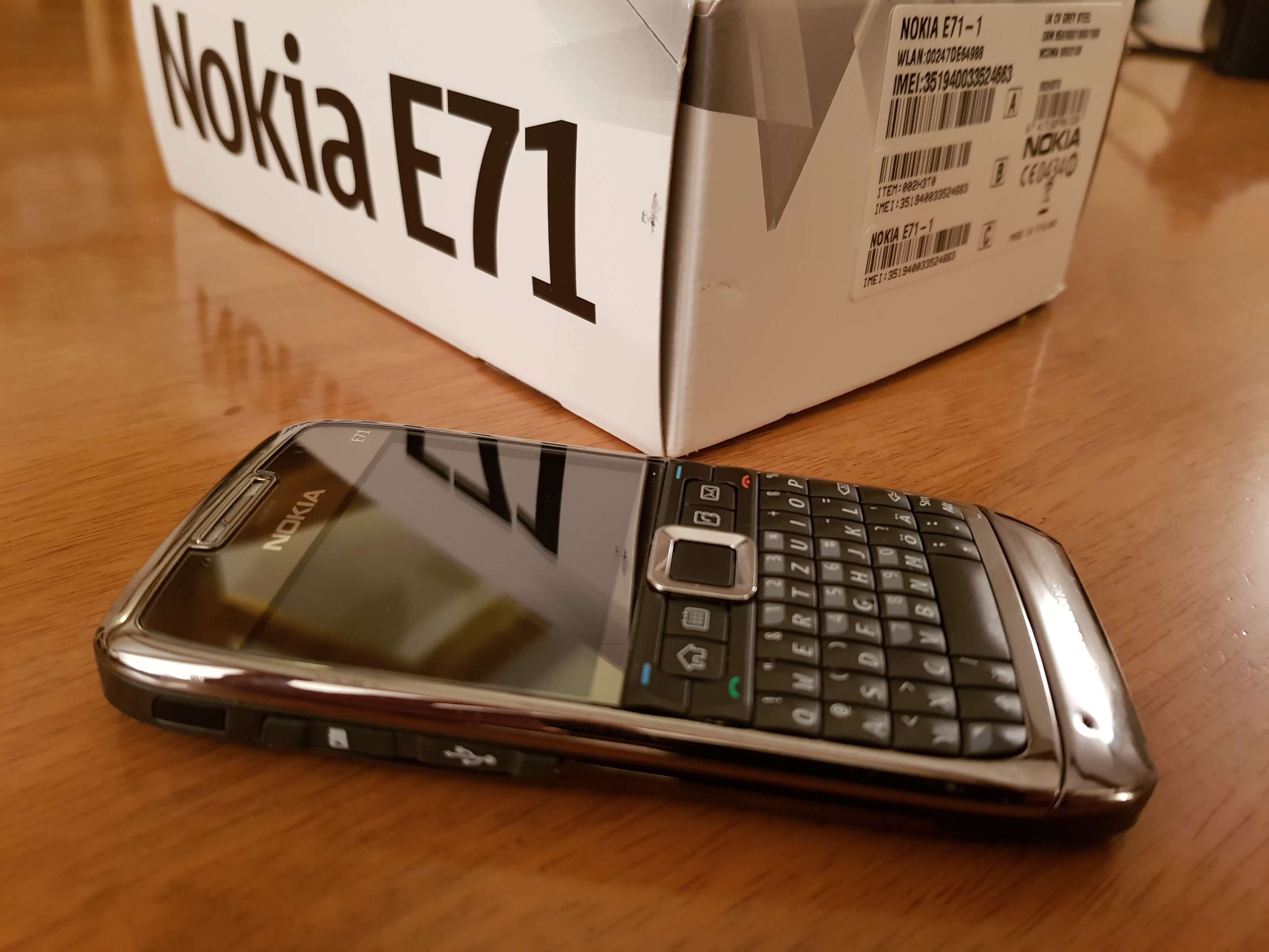 15 Of The Most Iconic Phones From The Past That You Knew You Wanted Way ...