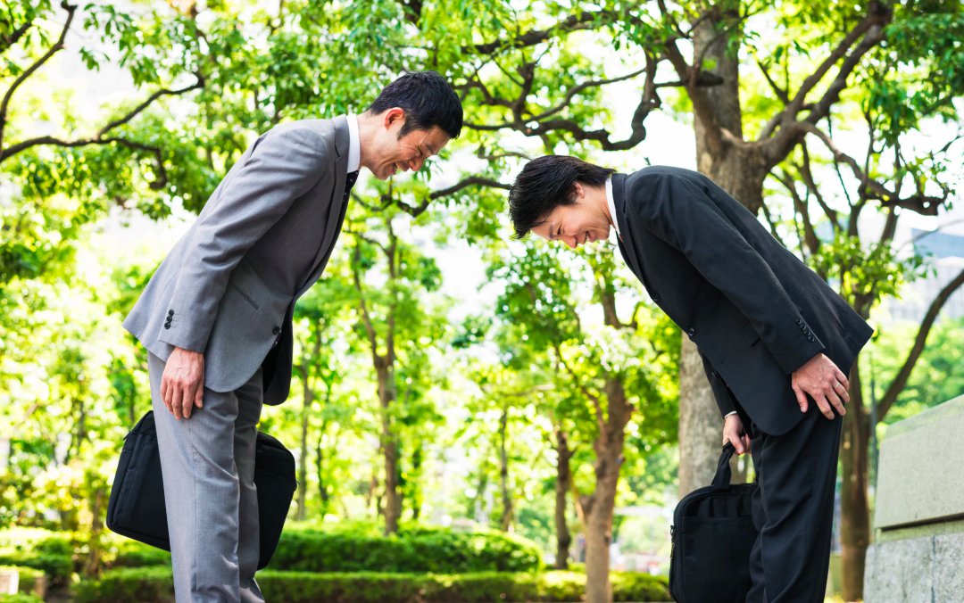 10 Acceptable Ways To Greet People Without Shaking Hands & Exchanging ...