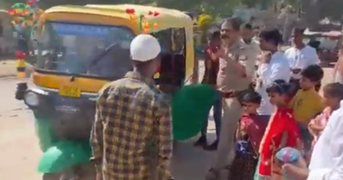 This Clip Of 27 Passengers Deboarding An Auto In UP Is Going Viral