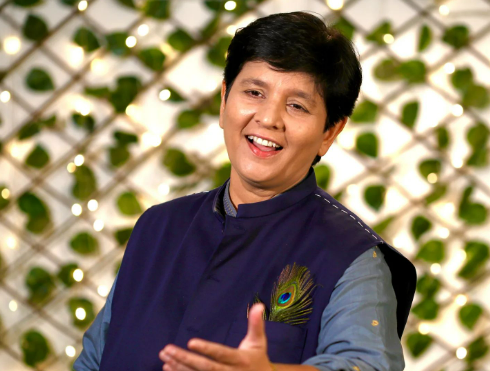 Here's How These 7 OG Singers Reacted To Their Song Remixes