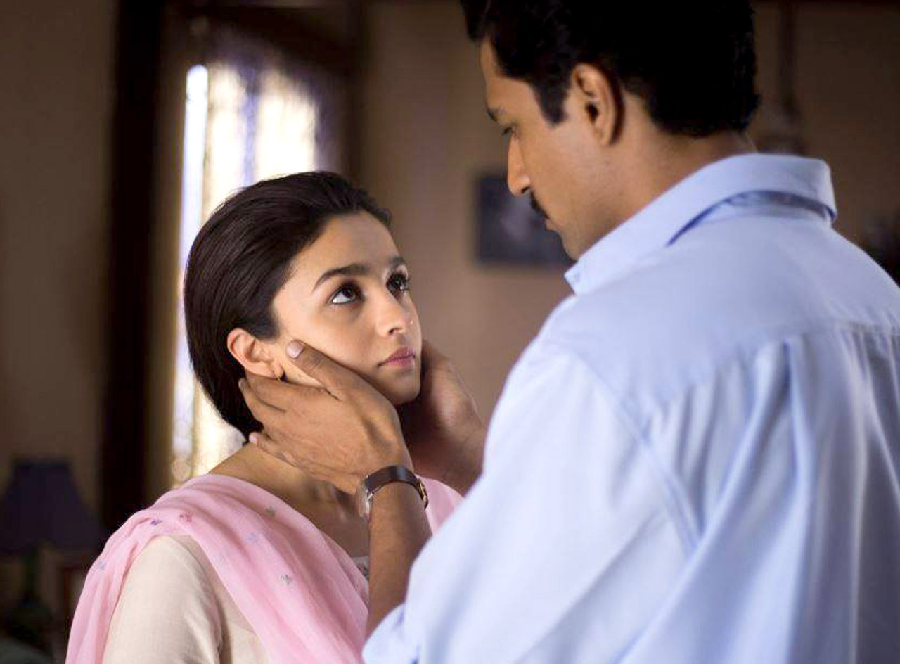 12 Romantic Bollywood Scenes We Wish We Could Experience IRL