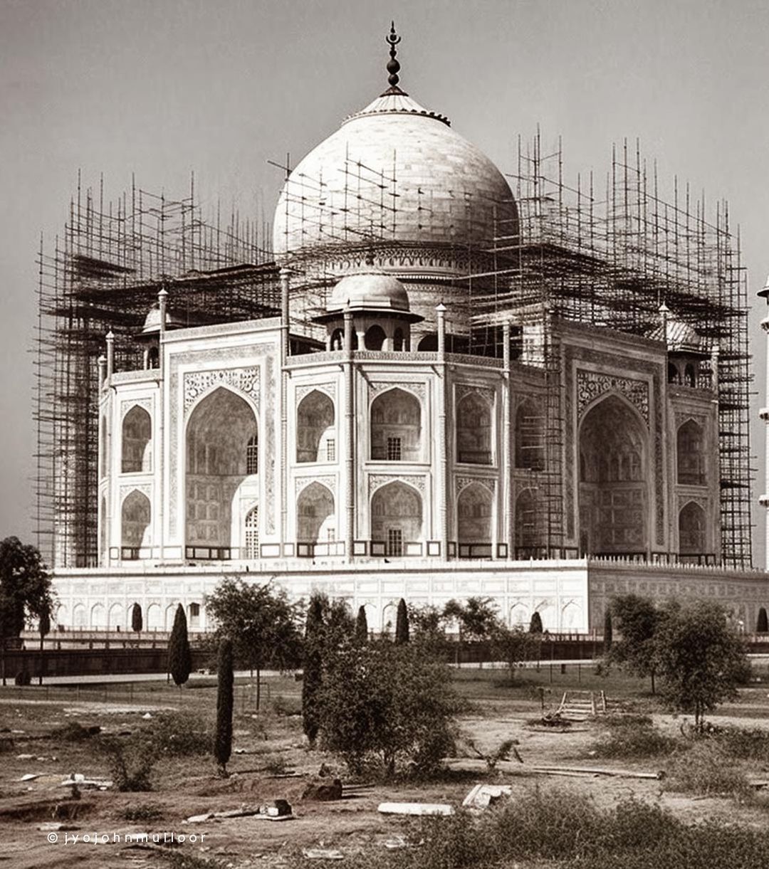Artist Uses AI To Imagine The Construction Of The Taj Mahal