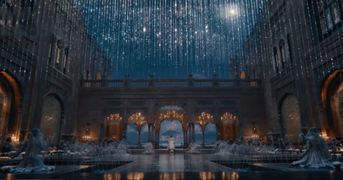 The Visuals Of Sanjay Leela Bhansali's Heeramandi Look Stunning