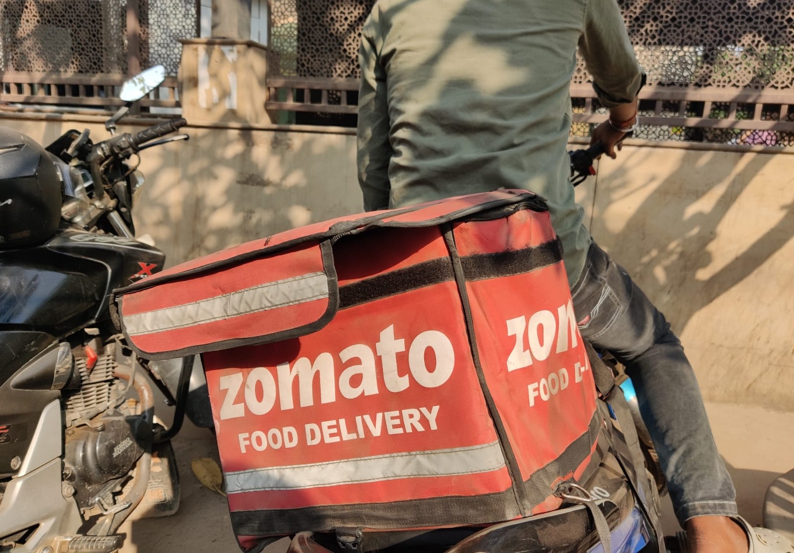 Zomato Veg Food Mode Row & Delivery Executives