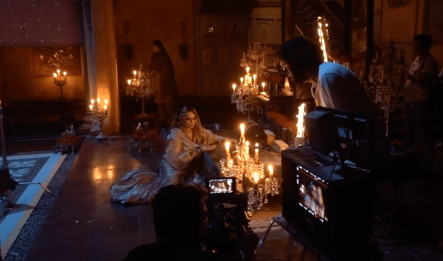 SLB Creates Magic Once Again With Heeramandi's Set