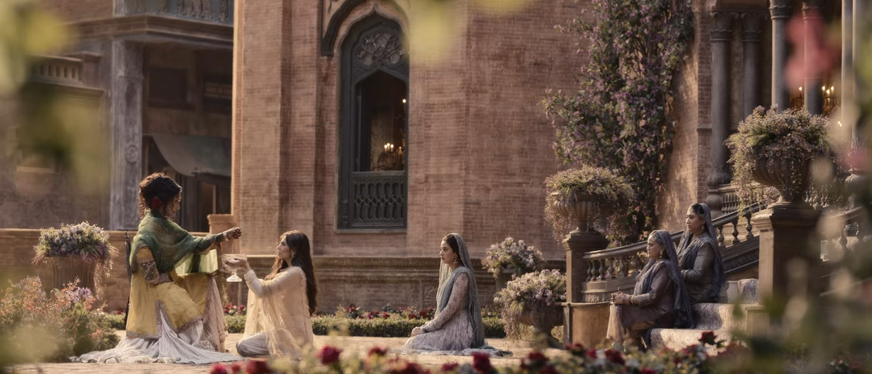 SLB Creates Magic Once Again With Heeramandi's Set