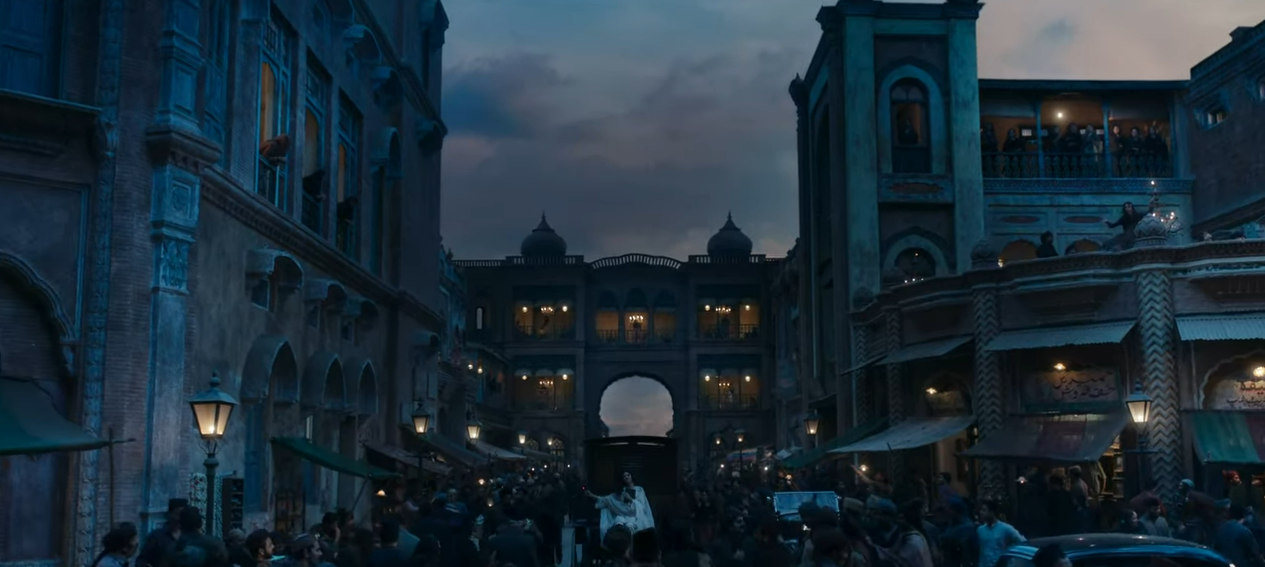 SLB Creates Magic Once Again With Heeramandi's Set