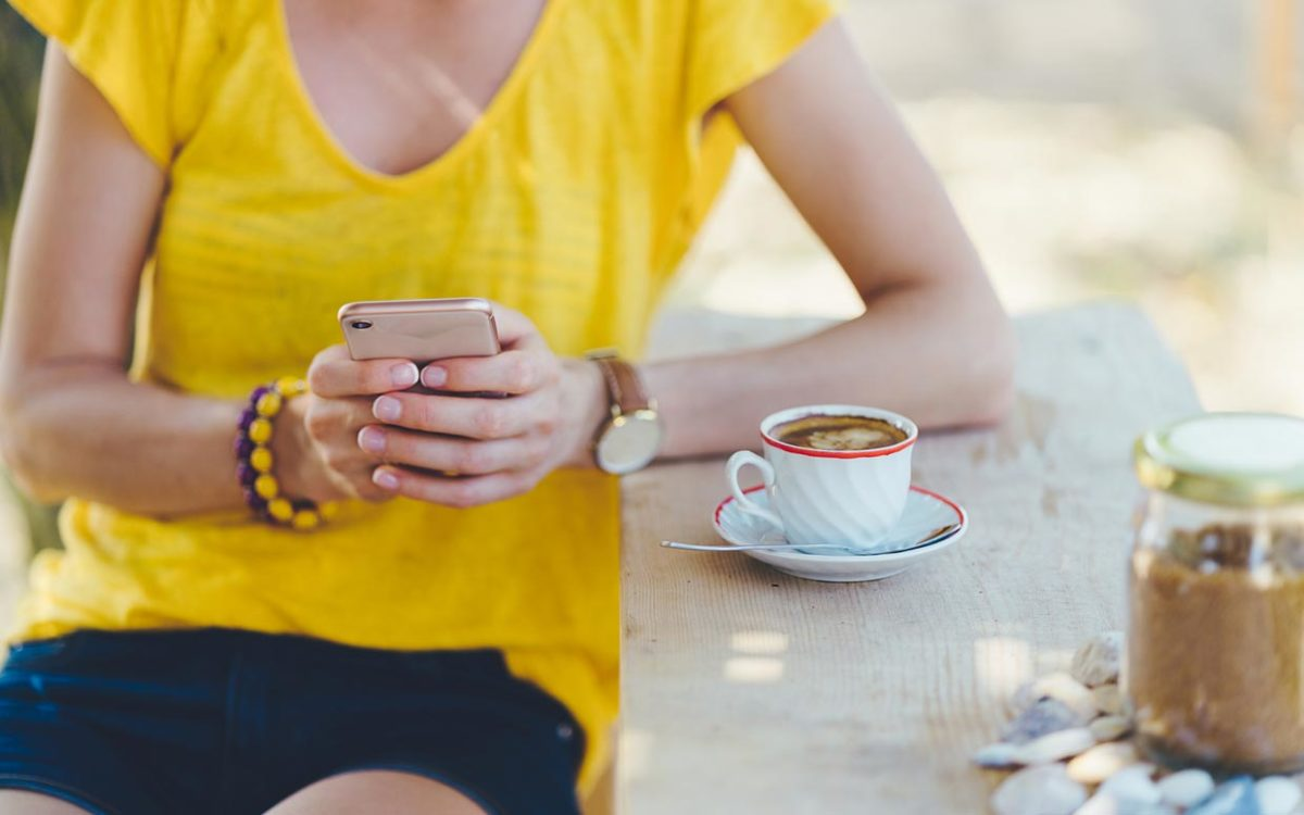 20 Questions Game: How to Play & 180 Fun Ideas For Friends & Family