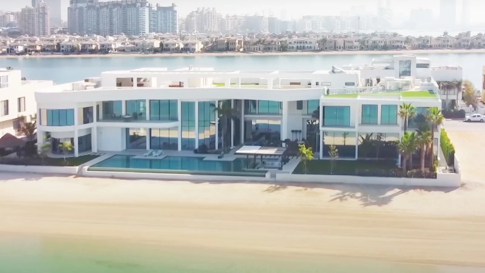 31 Photos of Anant Ambani & Radhika Merchant’s Stunning ₹640 Crore ...