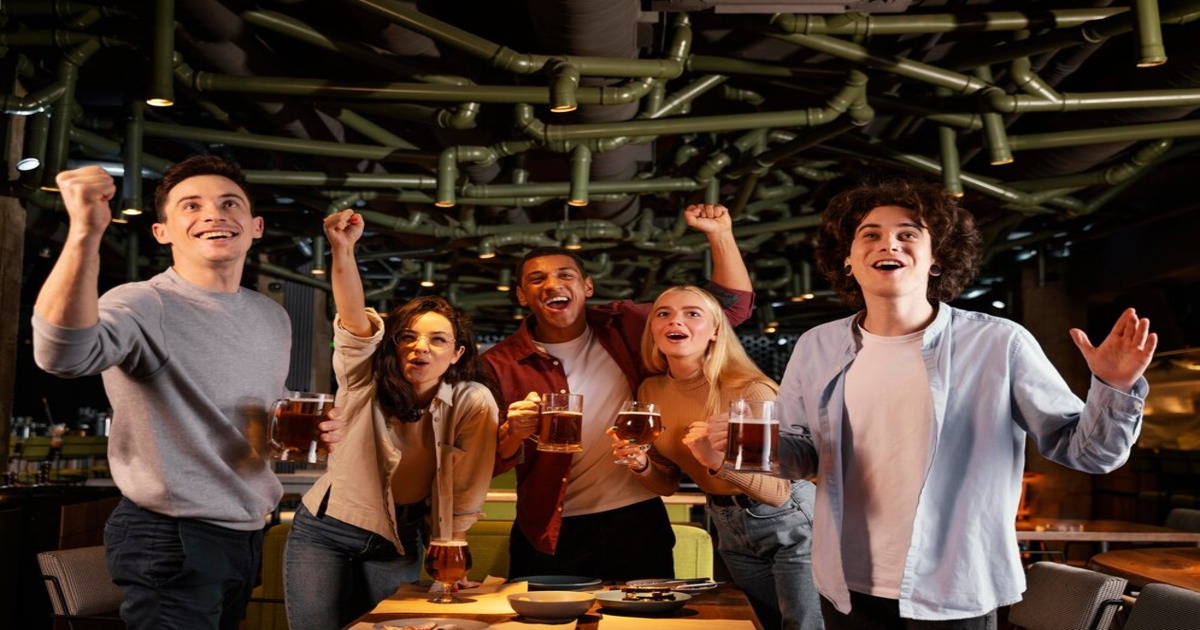 150+ Heartfelt New Year Wishes for Friends to To Welcome New Year 2025