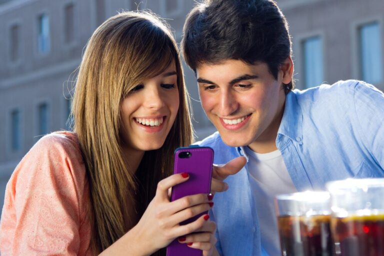 Explore How to Flirt Over Text: Fun and Flirty Texting Tips