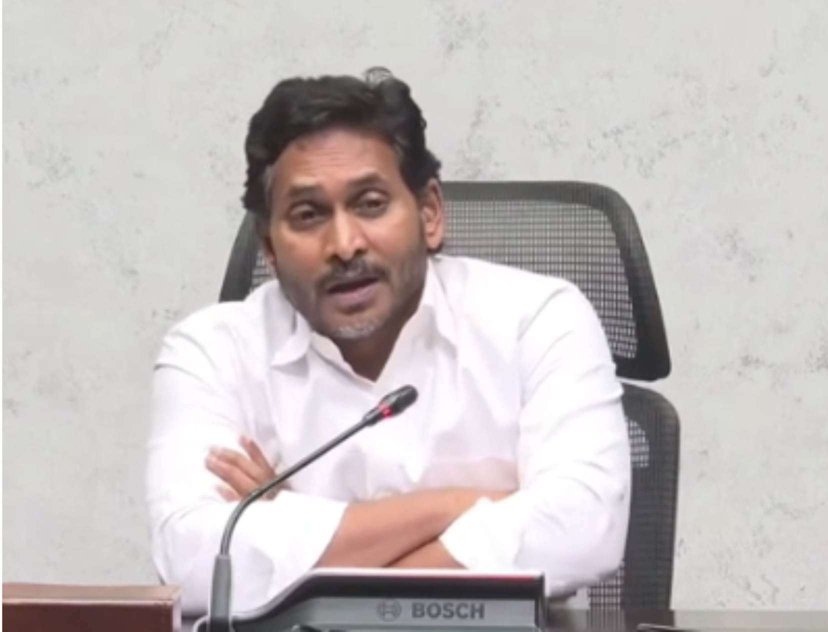 Jagan Mohan Reddy’s Car Runs Over YSRCP Worker, Former Andhra CM Named in FIR - ScoopWhoop